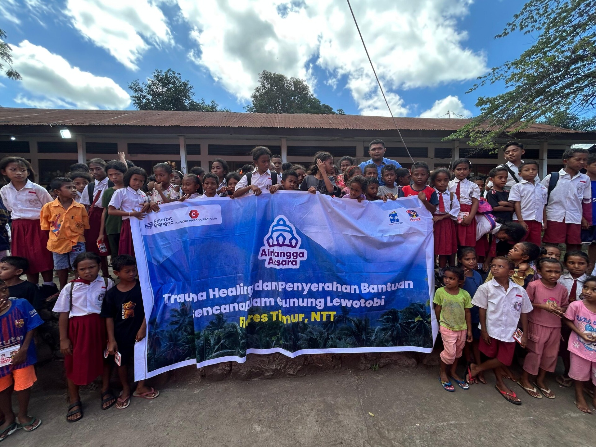 Erlangga - Trauma Healing Penyintas Bencana Gunung Lewotobi